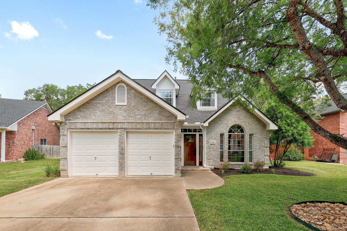 208 John Thomas Drive