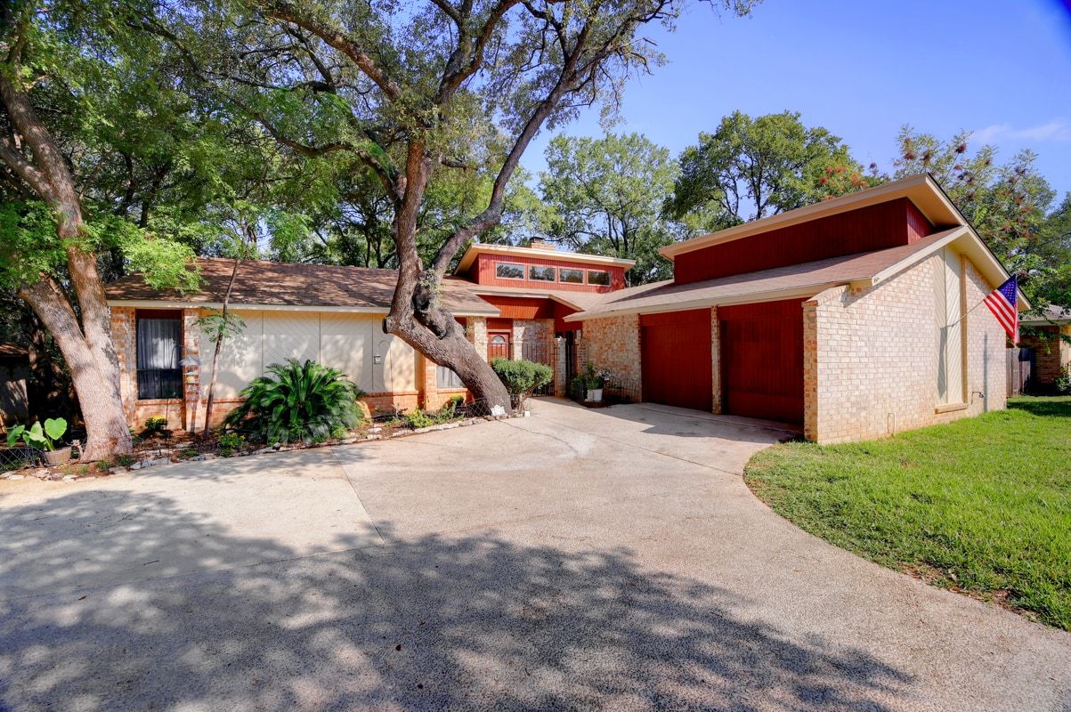 15335 Henderson Pass